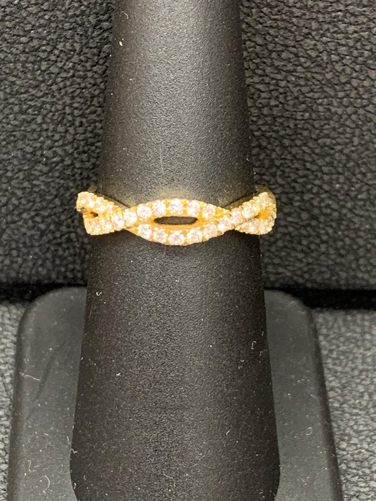 0.21 Carat Diamond Wedding Ring in 18K Yellow Gold For Sale at 1stDibs