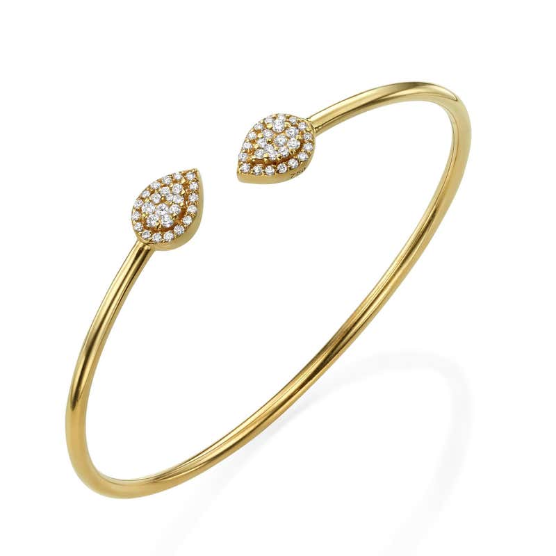 9 Carat Oval Emeralds And Diamonds 18 Karat Gold 23 Grams Bangle