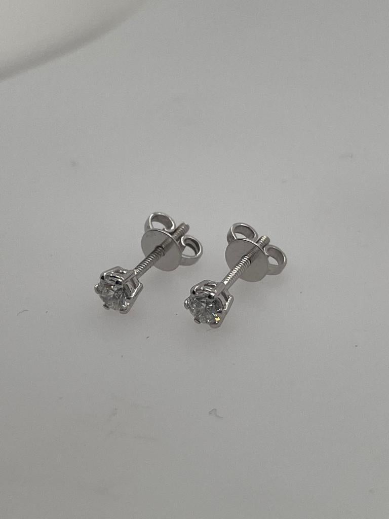 0.50ct diamond studs in 18ct yellow gold 6 claw studs For Sale at 1stDibs