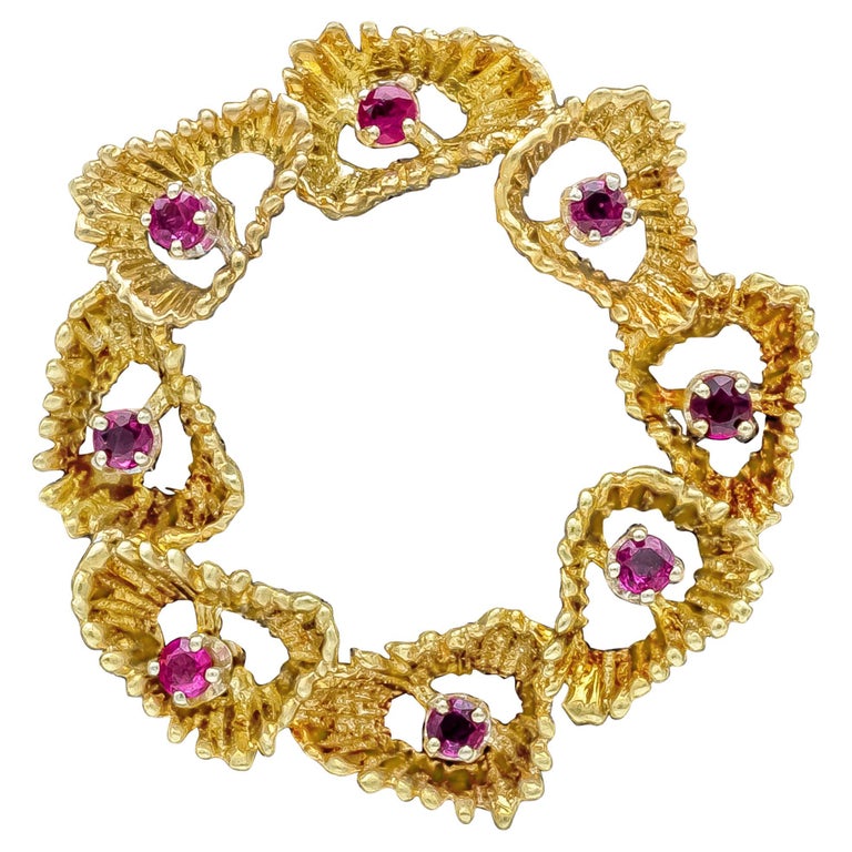 0.60 Carat Round Ruby Coral Reef Design Antique Brooch For Sale at 1stDibs