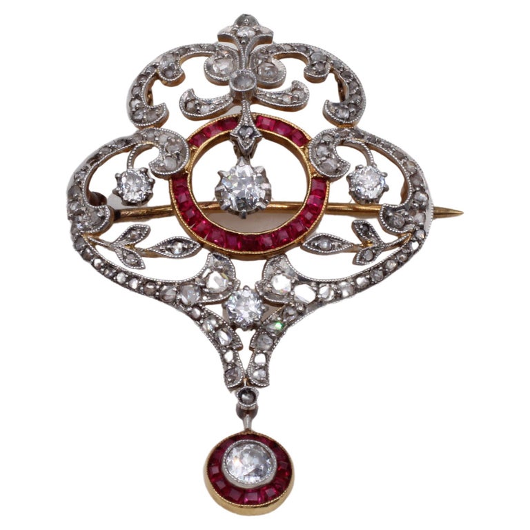 0.96 Carat Old European and Ruby Art Deco Platinum Drop For Sale at 1stDibs