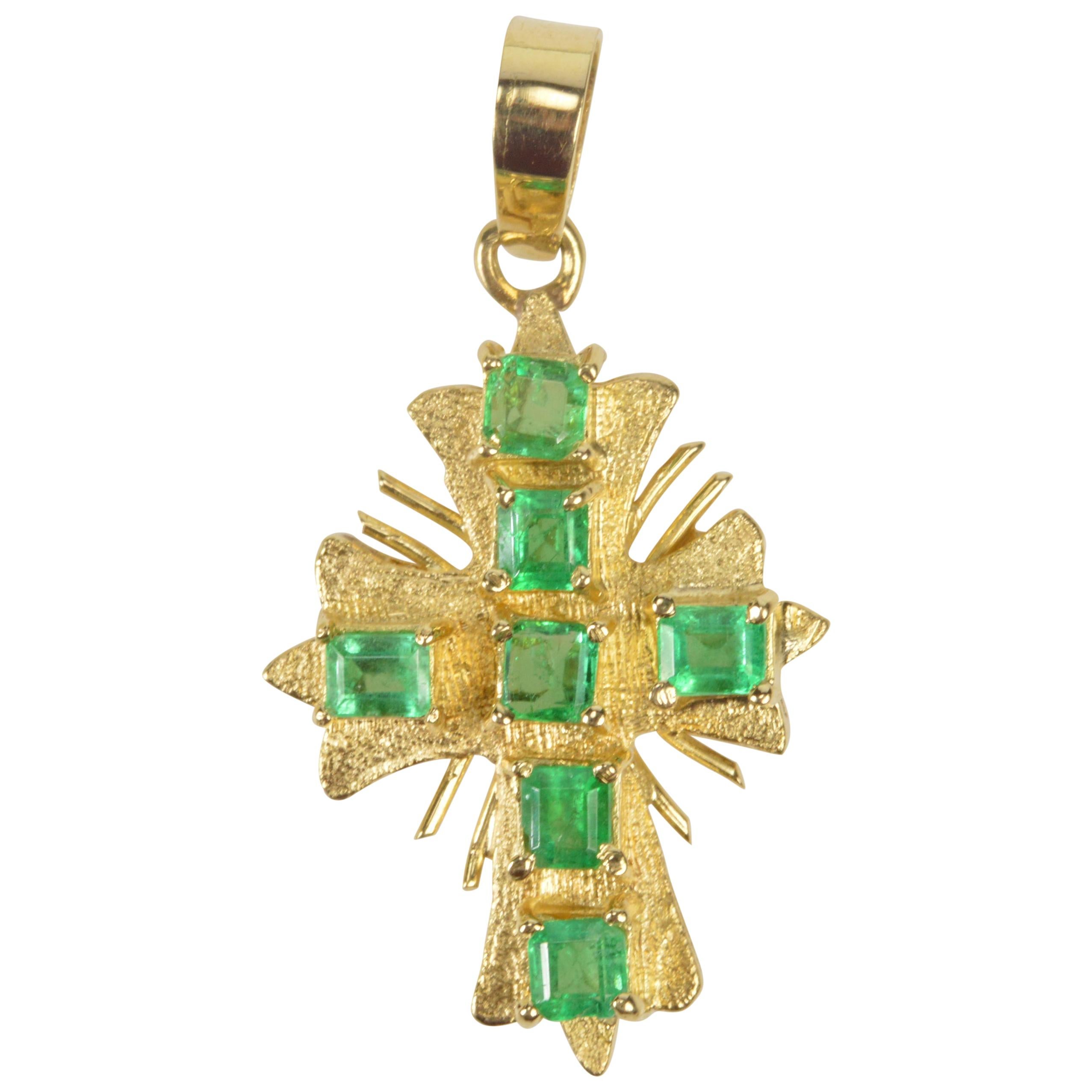 1 Carat Columbian Emerald Cross For Sale at 1stDibs