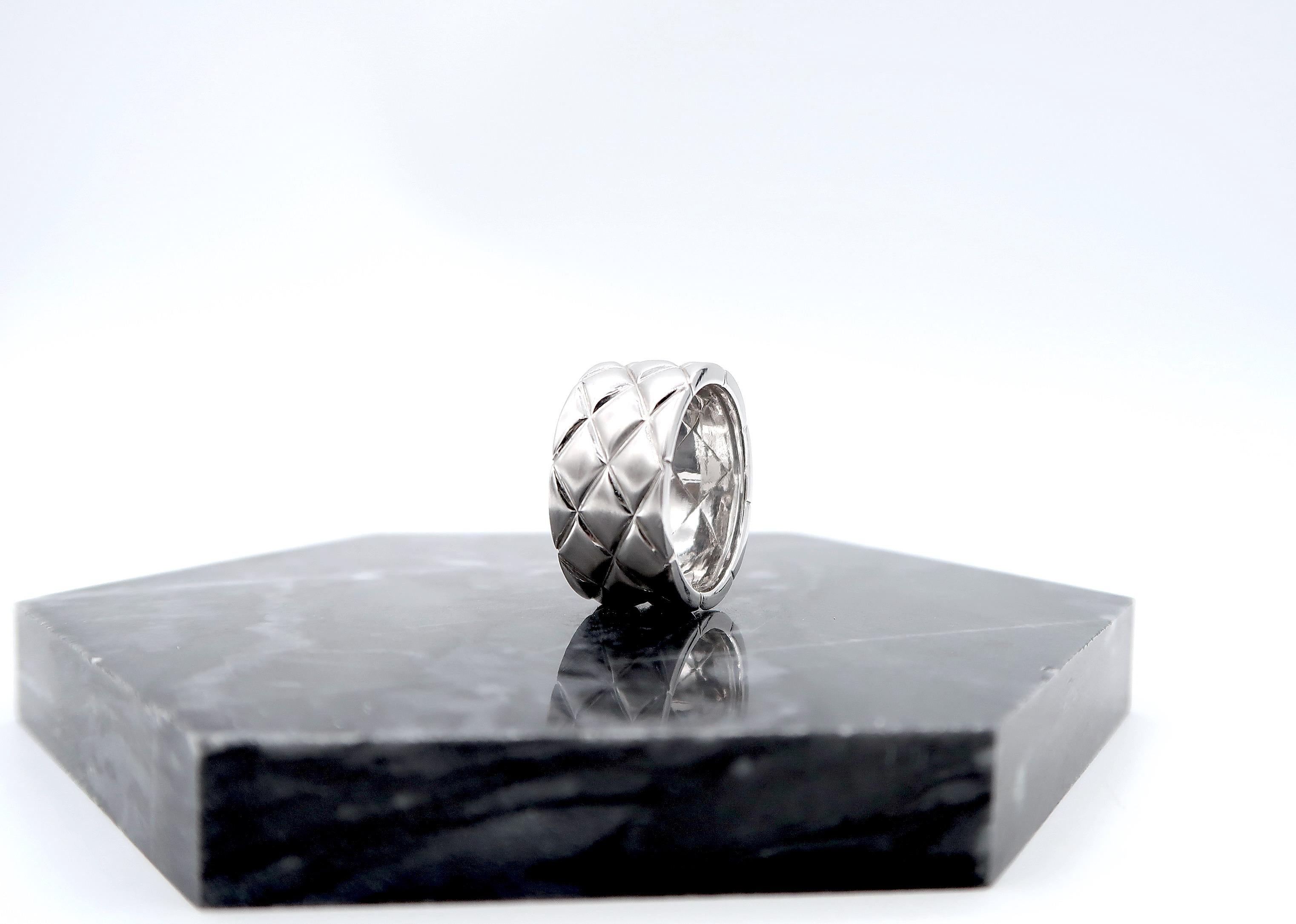 Wide Quilted Brushed 18 Karat White Gold Band Ring For Sale at 1stDibs ...