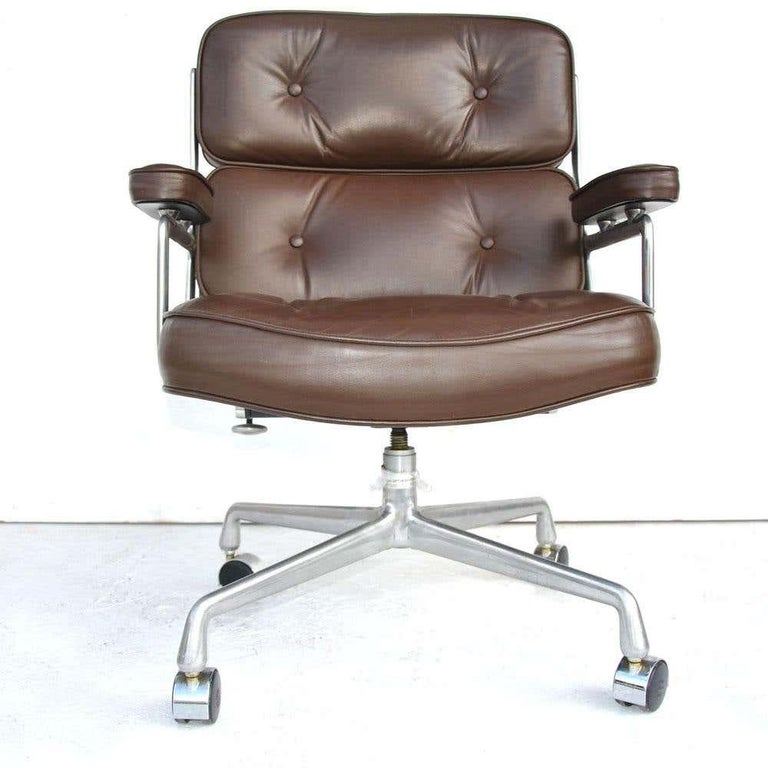 1 Herman Miller Eames Time Life Executive Chair at 1stDibs