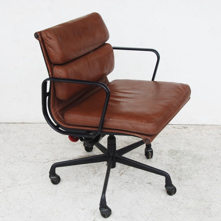 1 Vintage Herman Miller Eames Executive Soft Pad Task Chair at 1stDibs