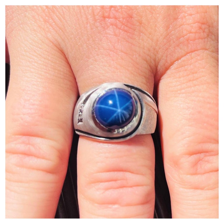 10 Karat White Gold Blue Star Sapphire and Diamond Ring For Sale at 1stDibs