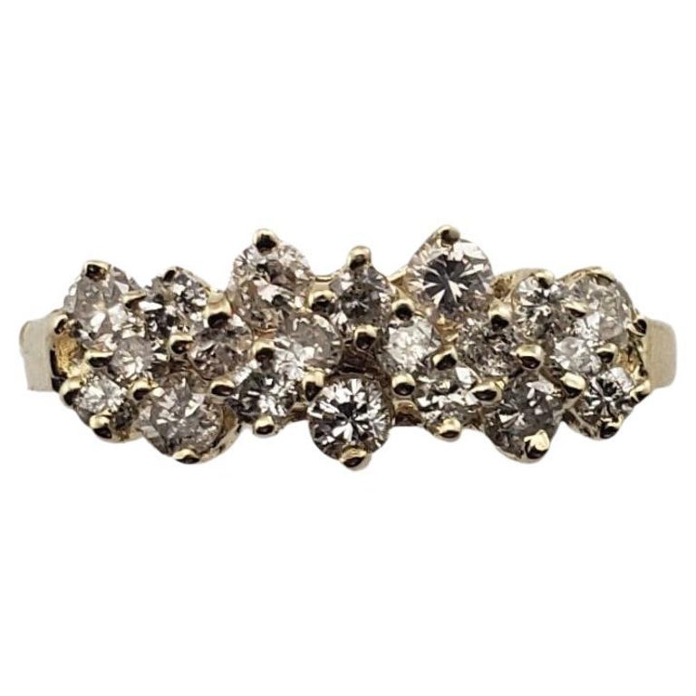 10 Karat Yellow Gold and Diamond Ring For Sale at 1stDibs