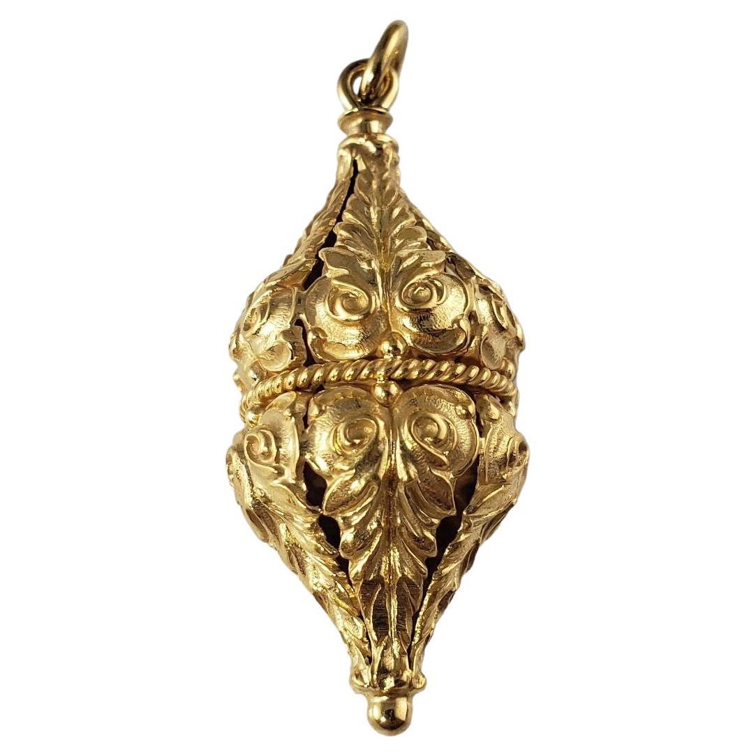 10 Karat Yellow Gold Ornament Pendant For Sale at 1stDibs