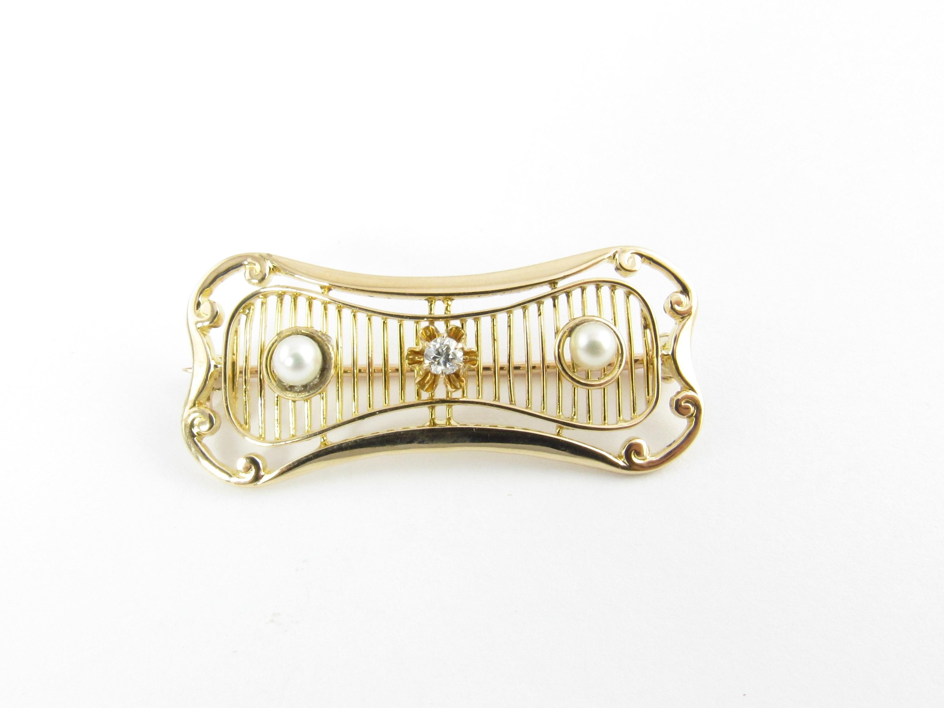10 Karat Yellow Gold Pearl and Diamond Brooch or Pin For Sale at 1stDibs