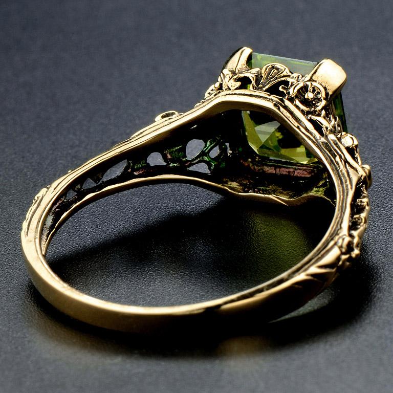 10 Karat Yellow Gold Peridot Filigree Ring at 1stDibs