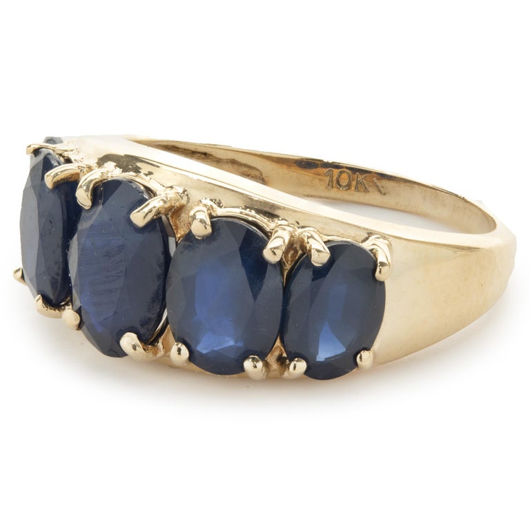 10 Karat Yellow Gold Vintage Sapphire Ring For Sale at 1stDibs