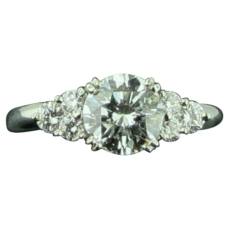 1.02 Round Brilliant Cut Center Diamond Ring Set in Platinum For Sale ...
