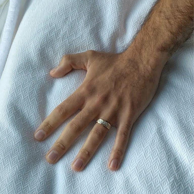 10K White Gold Diagonal Diamond Band Ring For Sale at 1stDibs