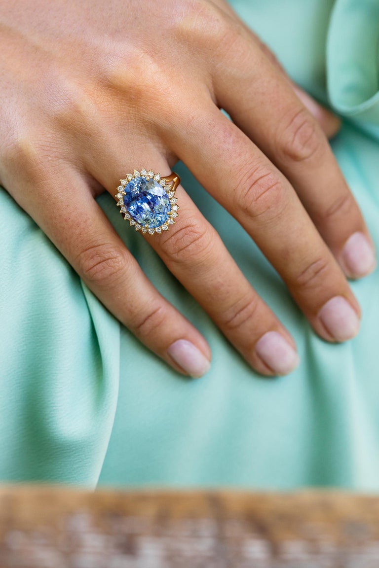 11 carat natural no heat sapphire and diamond 1960s 18 karat gold ring For Sale at 1stDibs