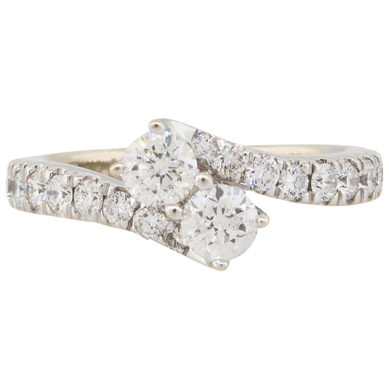 1.15 Carat Round Diamond Overpass Ring 14 Karat in Stock at 1stDibs