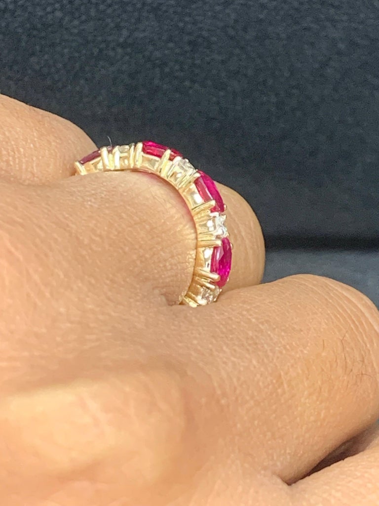 1.22 Carat Oval Cut Alternating Ruby Diamond Wedding Band in 14K Yellow Gold For Sale at 1stDibs