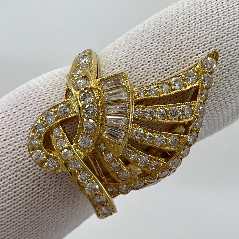 1.26ct Fancy White Diamond Swirl Round and Baguette Cut 18k Gold ...