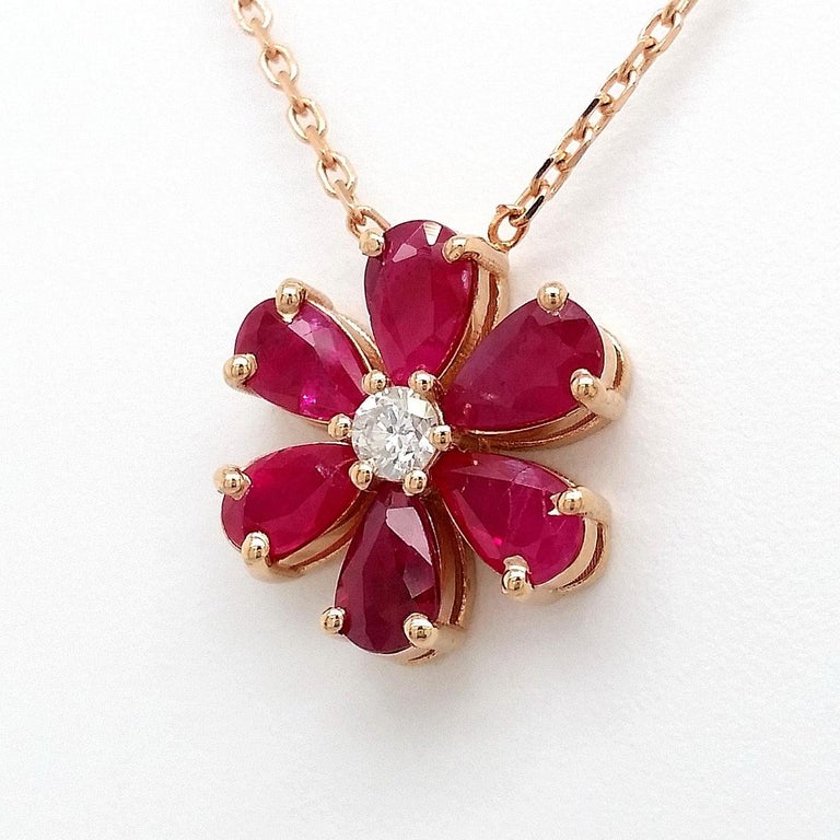 Pendentif fleur en rubis et diamants de 1,26 carat En vente sur 1stDibs