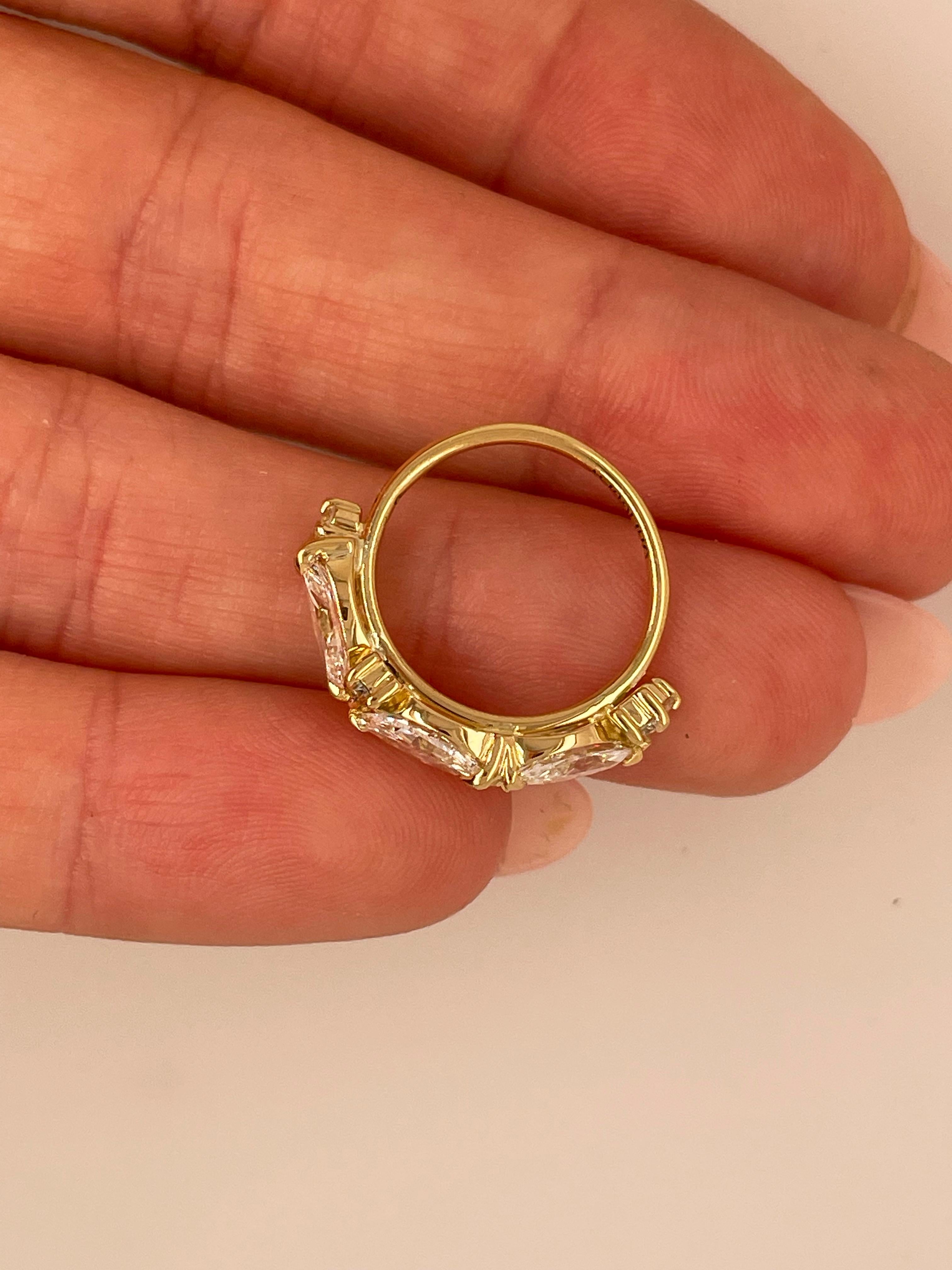 Customizable 1.30ct Diamond ring with Marquis and round diamond ring in 18k gold For Sale at 1stDibs