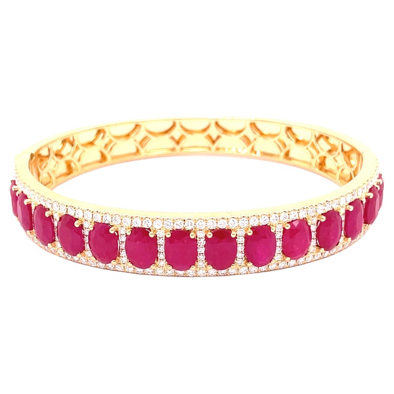 13.89 Carat Multi-Stone Ruby Oval Cut Bangle Bracelet For Sale at 1stDibs