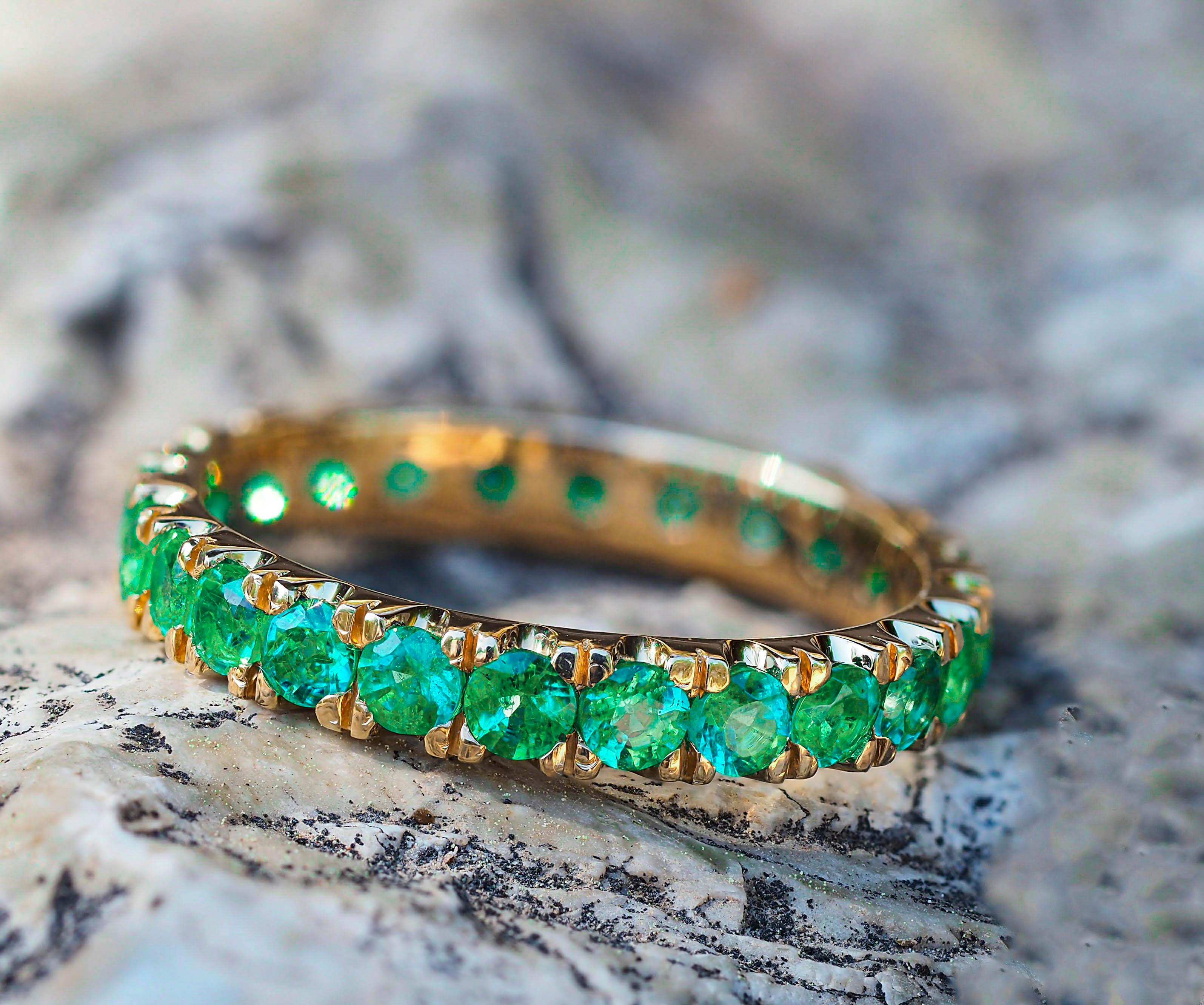 Customizable Emerald eternity ring in 14k gold. Stackable Emerald Ring ...