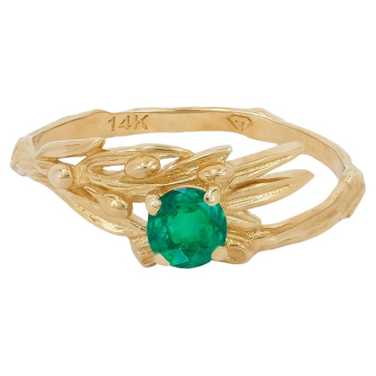 14 K Gold Olive Ring with Round Emerald For Sale at 1stDibs