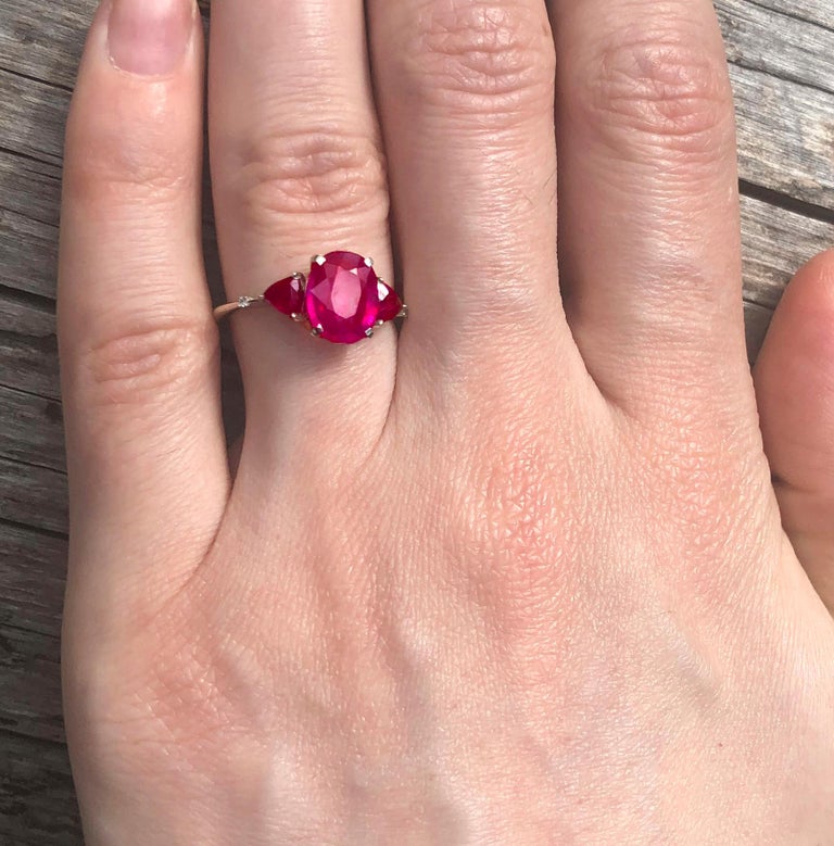 Customizable 14 karat Gold Ring with Ruby and Diamonds For Sale at 1stDibs