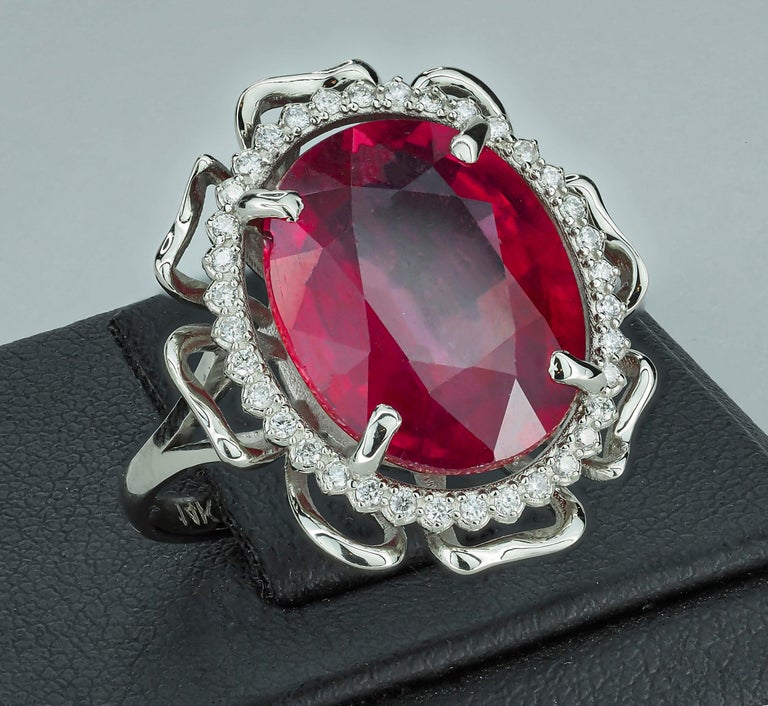 14 Karat Gold Ring with Ruby and Diamonds, July Birthstone Ruby Ring For Sale at 1stDibs