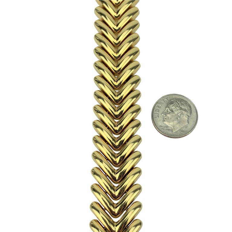 14 Karat Italian Yellow Gold Fancy V Link Bracelet For Sale at 1stDibs