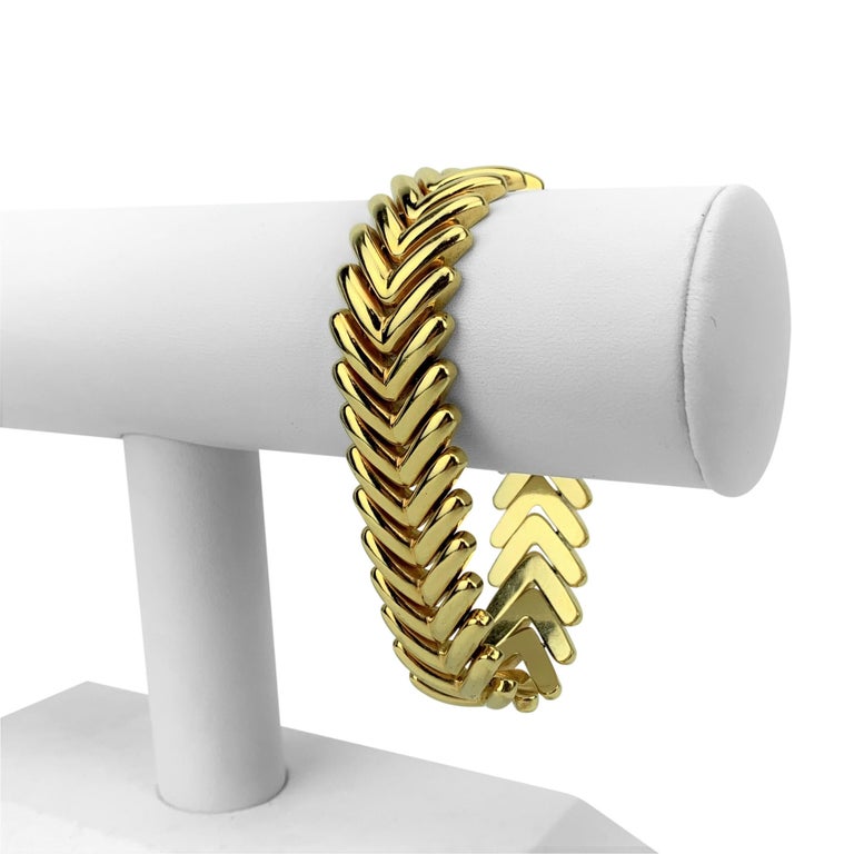 14 Karat Italian Yellow Gold Fancy V Link Bracelet For Sale at 1stDibs