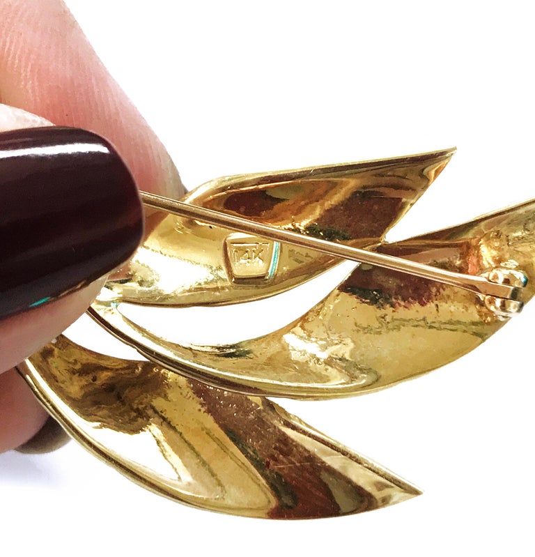 14 Karat Three Leaf Brooch/Pin For Sale at 1stDibs
