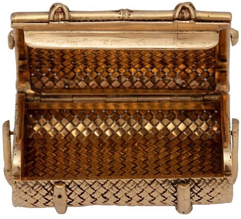 14 Karat Van Cleef and Arpels, New York Basket-Weave Pill Box For Sale ...