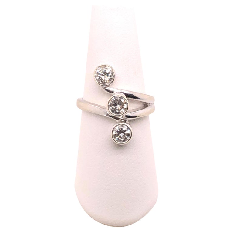 14 Karat White Gold 3 stone Diagonal Diamond ring For Sale at 1stDibs