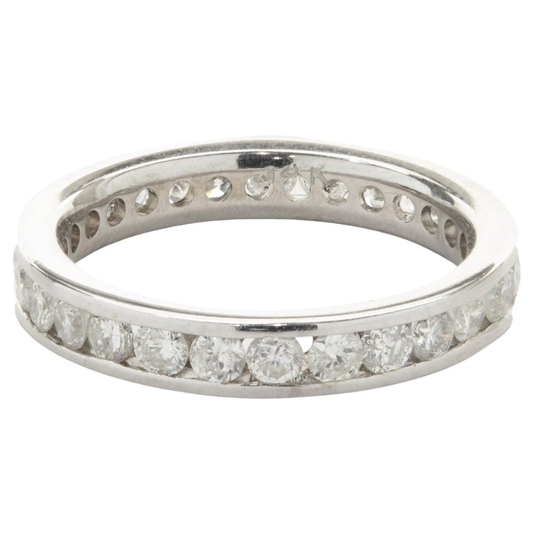 14 Karat White Gold Channel Set Diamond Toe Ring For Sale at 1stDibs