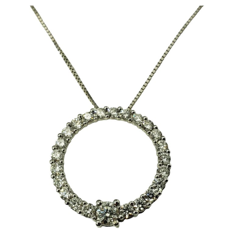 14 Karat White Gold Diamond Circle Pendant Necklace For Sale at 1stDibs