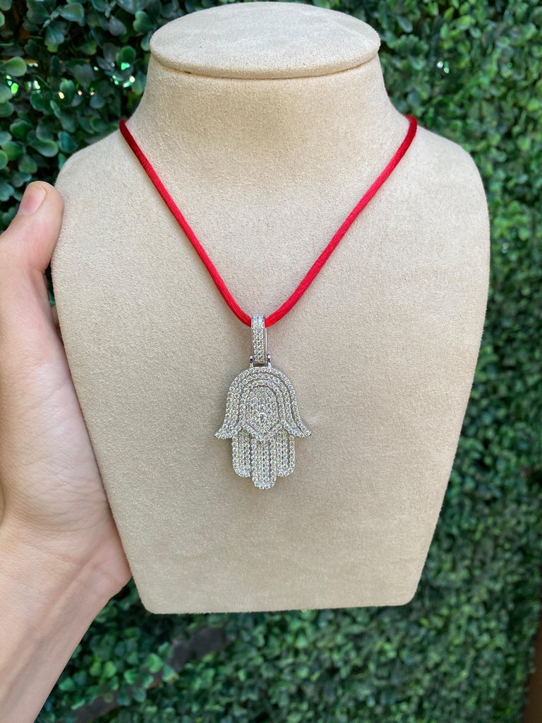 14 Karat White Gold Diamond Hamsa Pendant Necklace For Sale at 1stDibs