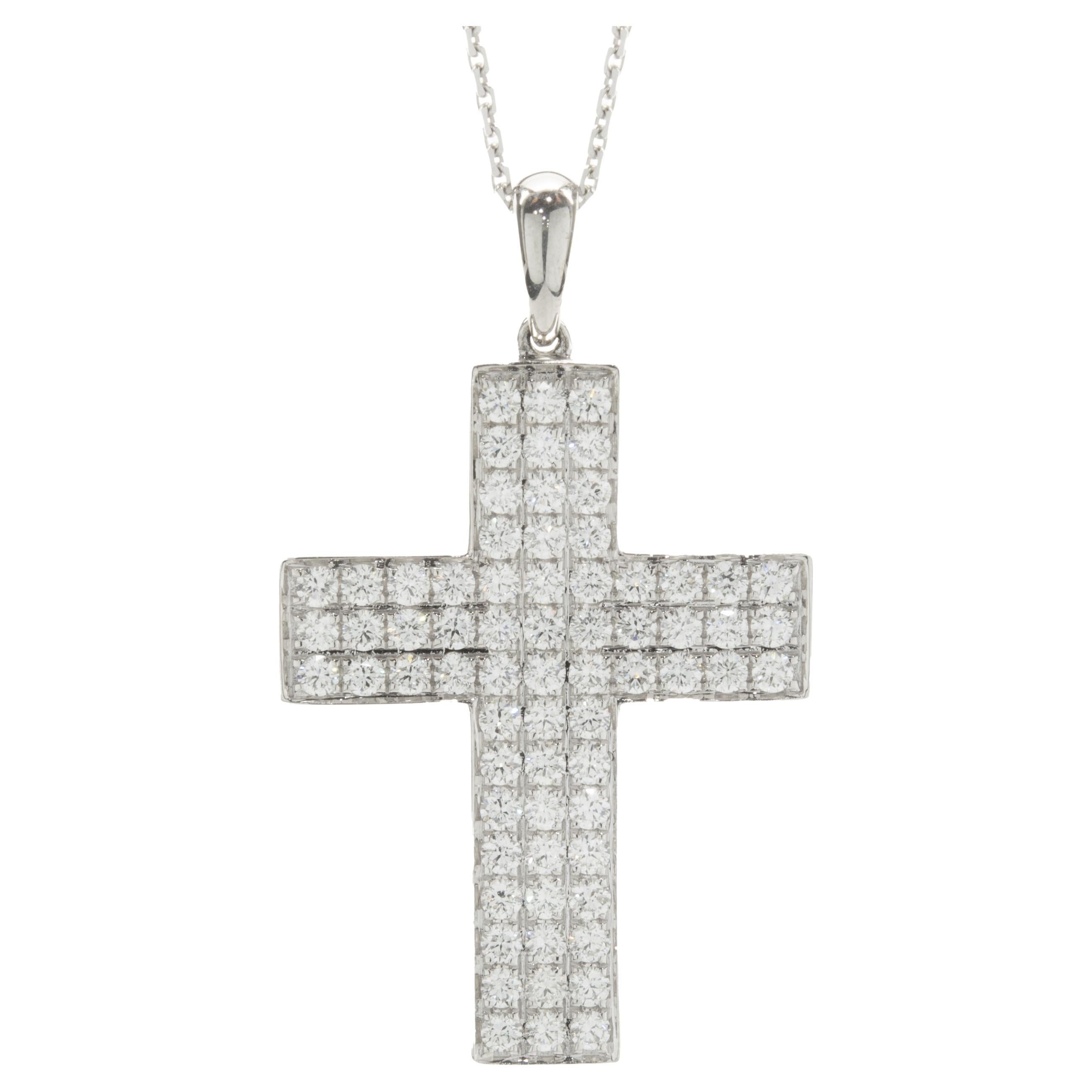 14 Karat White Gold Diamond Cross Necklace For Sale at 1stDibs