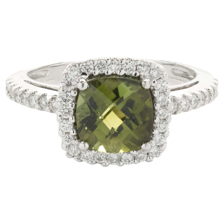 14 Karat White Gold Peridot and Diamond Ring For Sale at 1stDibs
