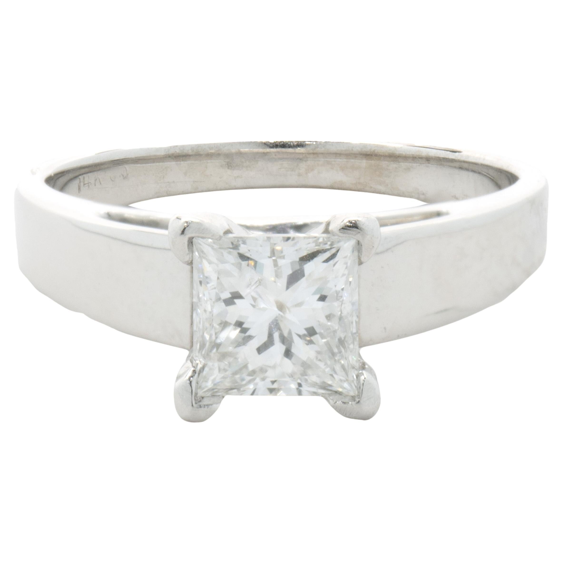 14 Karat White Gold Oval Cut Diamond Engagement Ring For Sale at 1stDibs