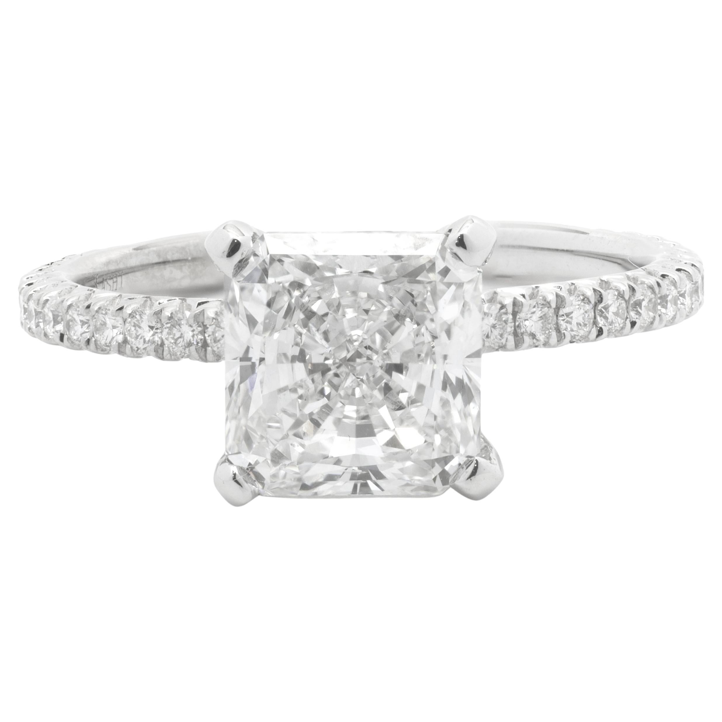 Radiant Cut Diamond Gold Engagement Ring For Sale at 1stDibs