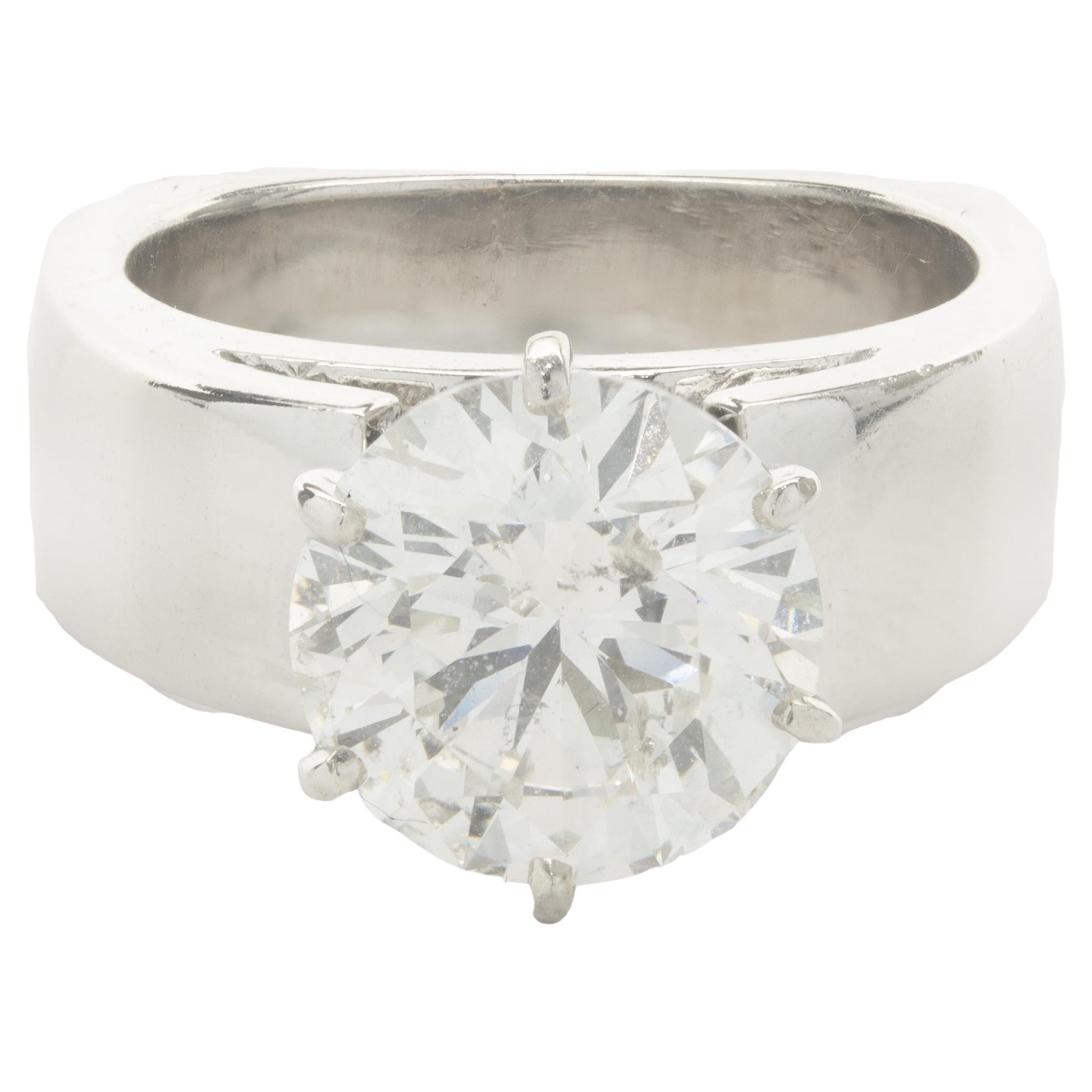 14 Karat White Round Brilliant Diamond Engagement Ring For Sale at 1stDibs