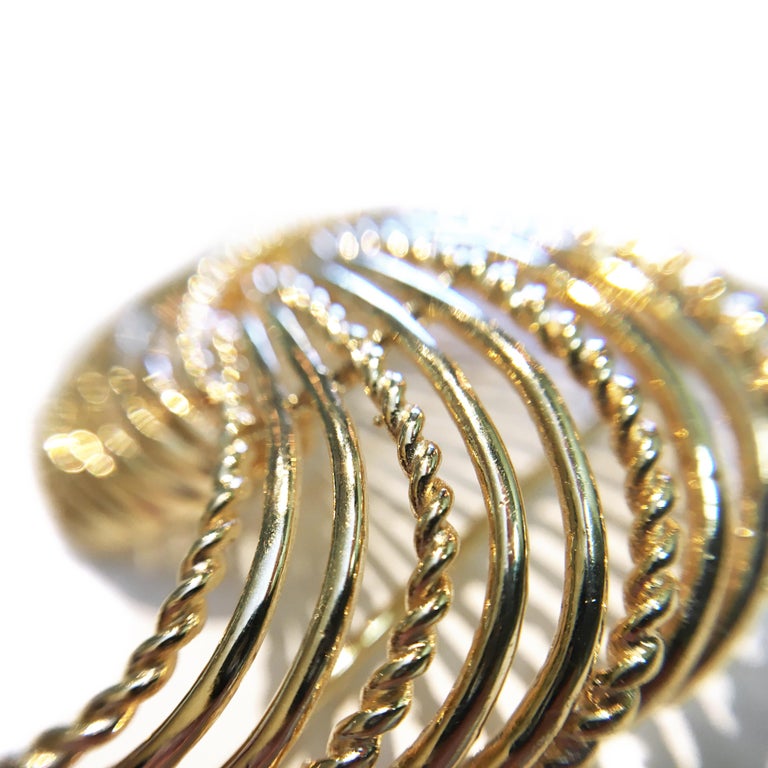 14 Karat Wire Shell Brooch For Sale at 1stDibs