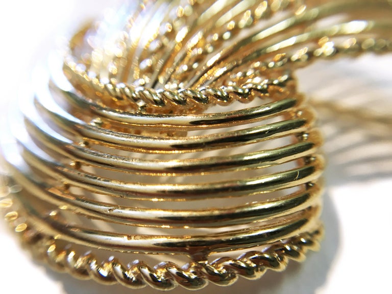 14 Karat Wire Shell Brooch For Sale at 1stDibs
