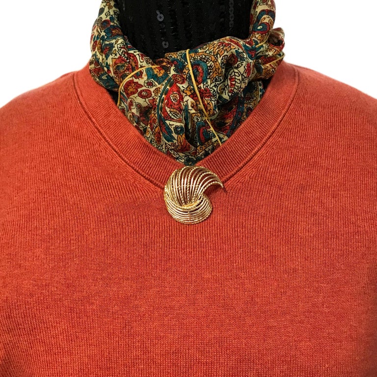 14 Karat Wire Shell Brooch For Sale at 1stDibs