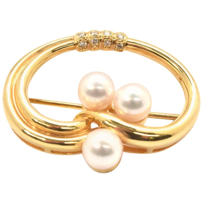 14 Karat Yellow Gold 0.12 Carat Round Diamond and Freshwater Pearl Pin ...