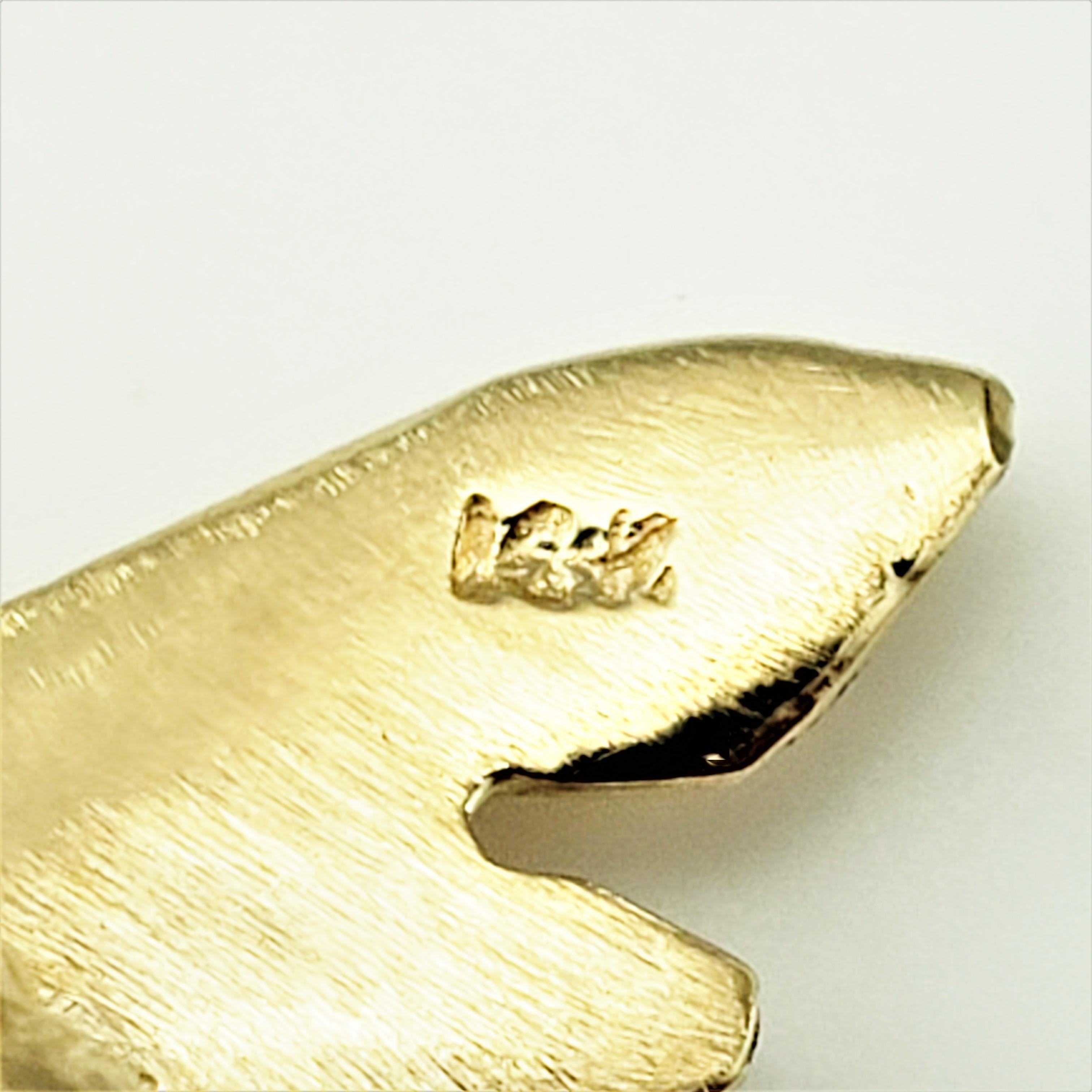 14 Karat Yellow Gold and Black Star Sapphire Bee Brooch/Pin For Sale at ...