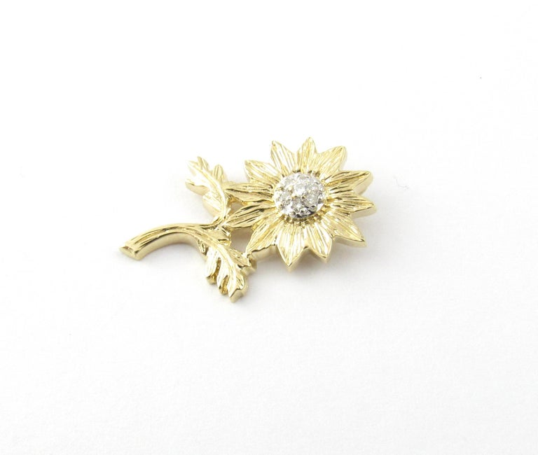 14 Karat Yellow Gold and Diamond Daisy Pendant For Sale at 1stDibs
