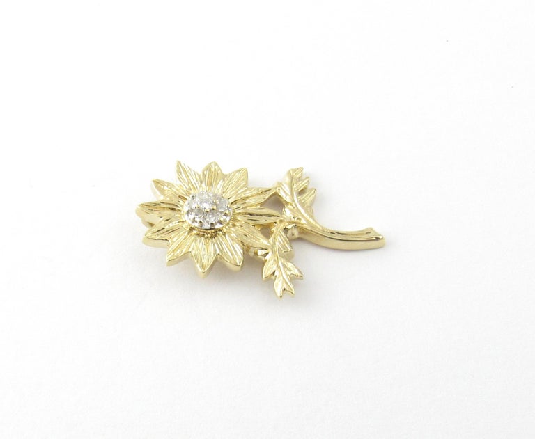 14 Karat Yellow Gold and Diamond Daisy Pendant For Sale at 1stDibs