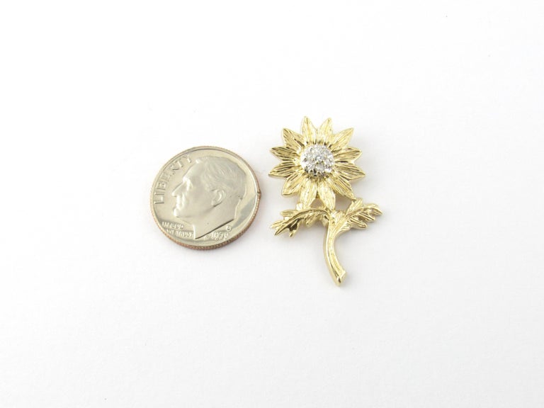 14 Karat Yellow Gold and Diamond Daisy Pendant For Sale at 1stDibs
