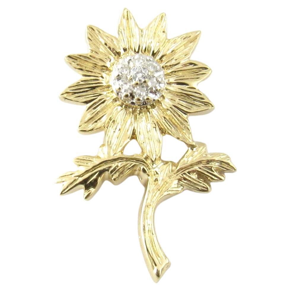 14 Karat Yellow Gold and Diamond Daisy Pendant For Sale at 1stDibs